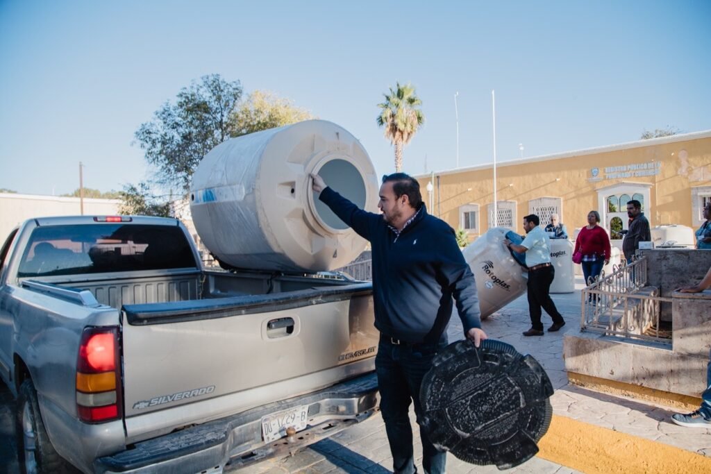 Entrega de tinacos subsidiados supera la meta anual en Camargo: Jorge ...
